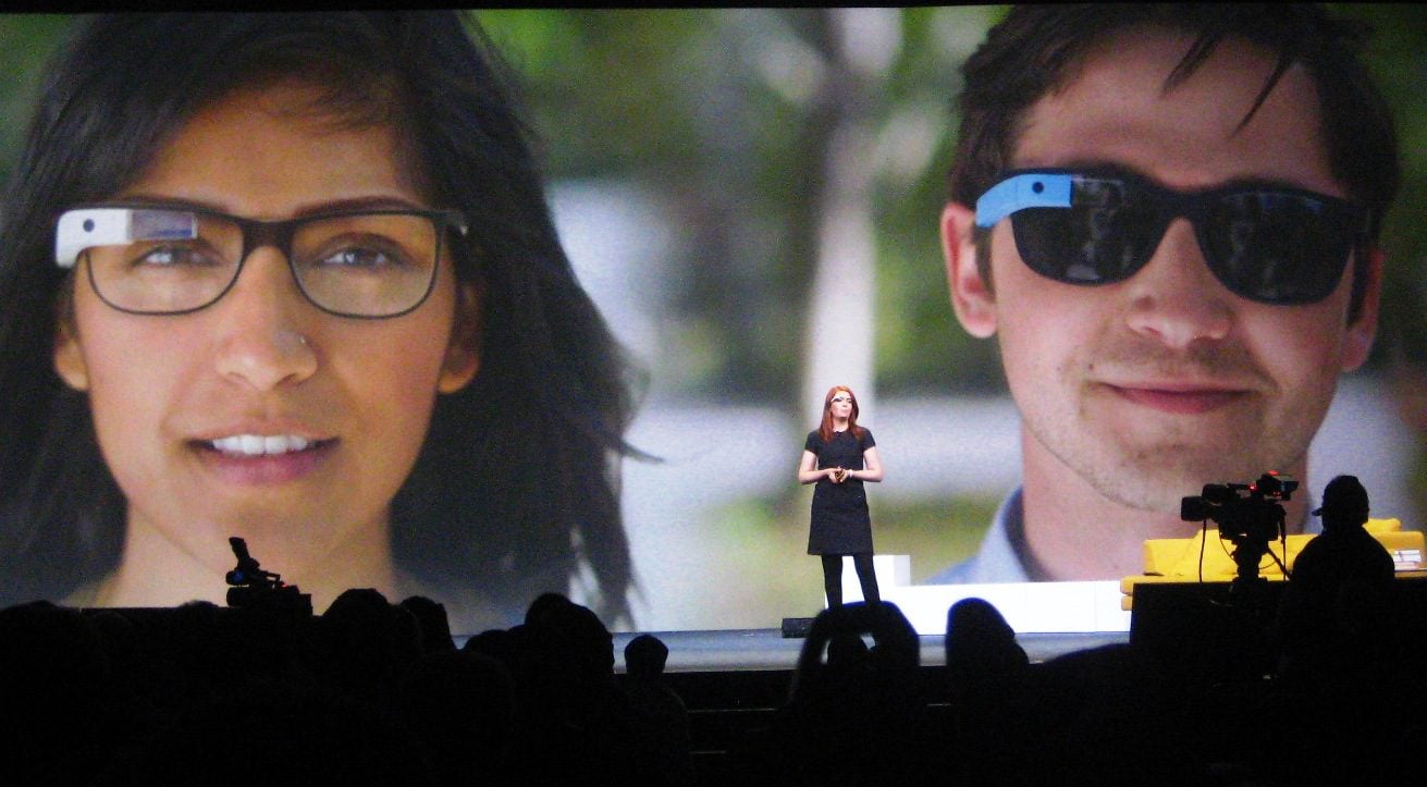 Google Glass Gains Facebook, Twitter, Other Social Apps