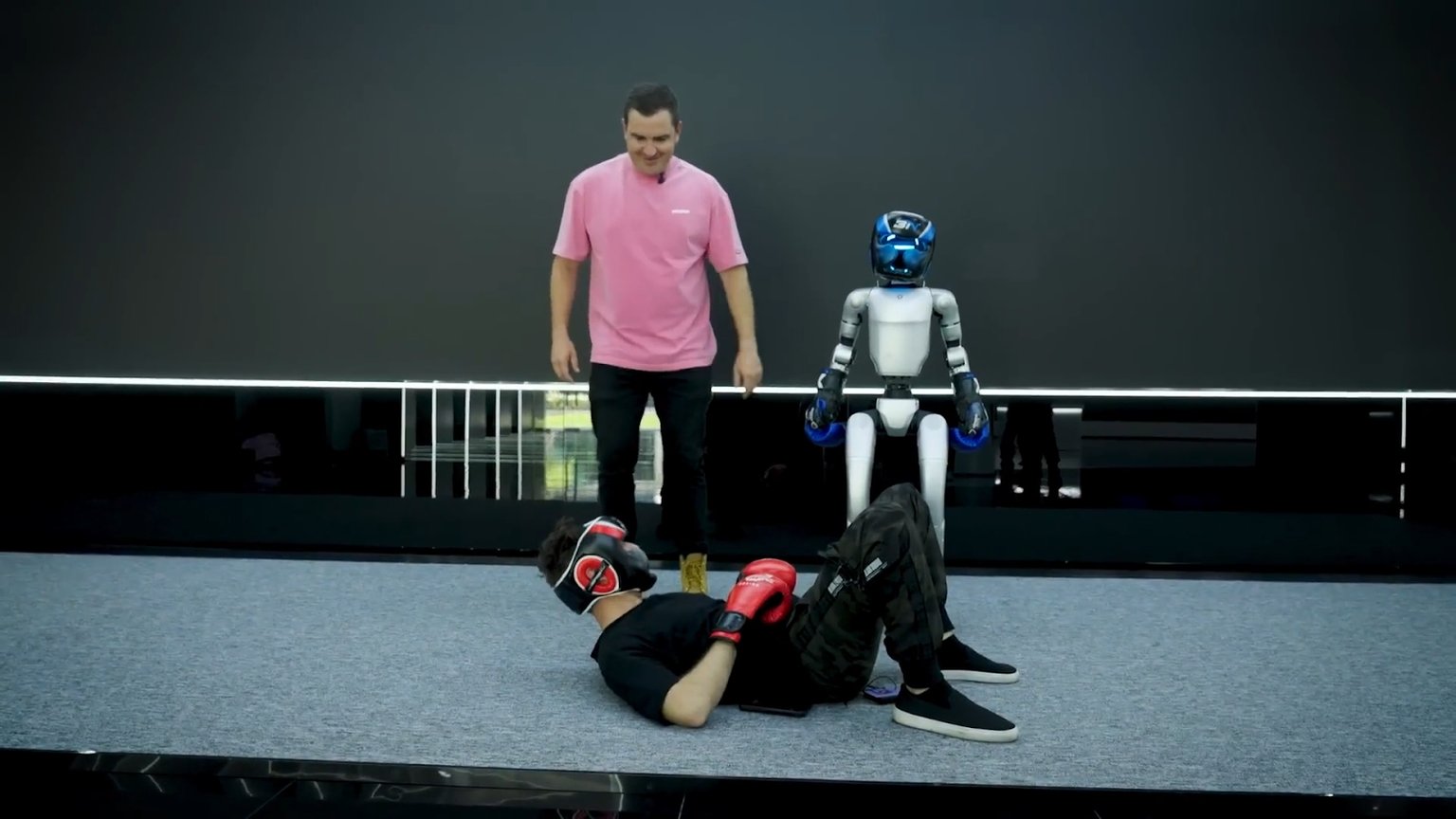 Chinese Humanoid Robot Wins Boxing Match Against Human